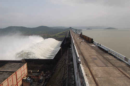 Ukai Dam: Usage and distribution of water stored in its reservoir